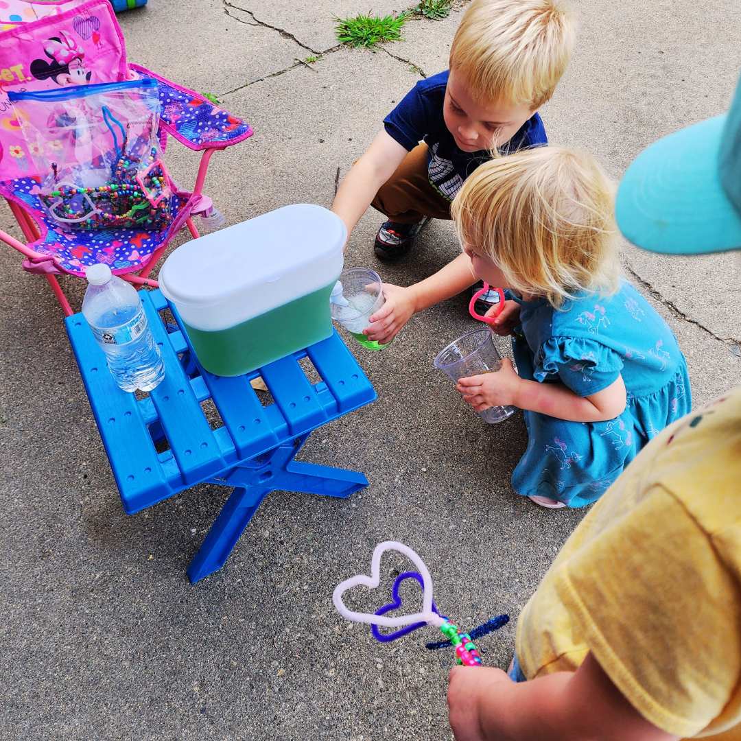 Make Your Own Bubble Wands and Solution! - Parenting and Projects